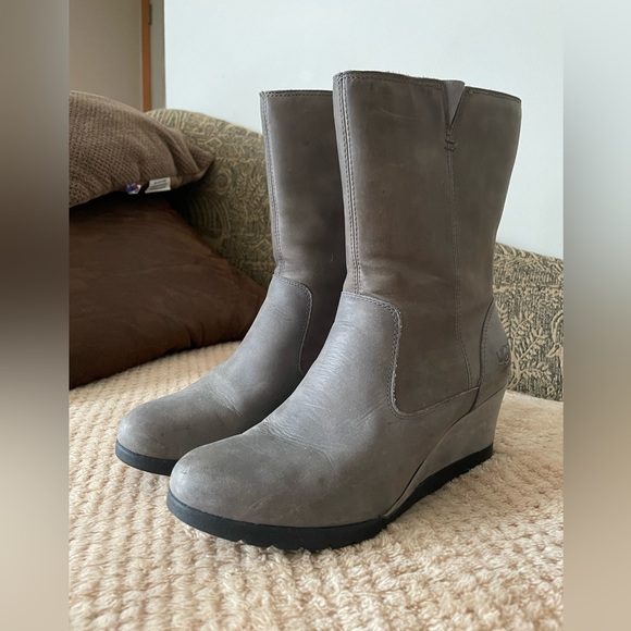 UGG | Shoes | Ugg Wedge Boots Sz7 Gently Used | Poshmark